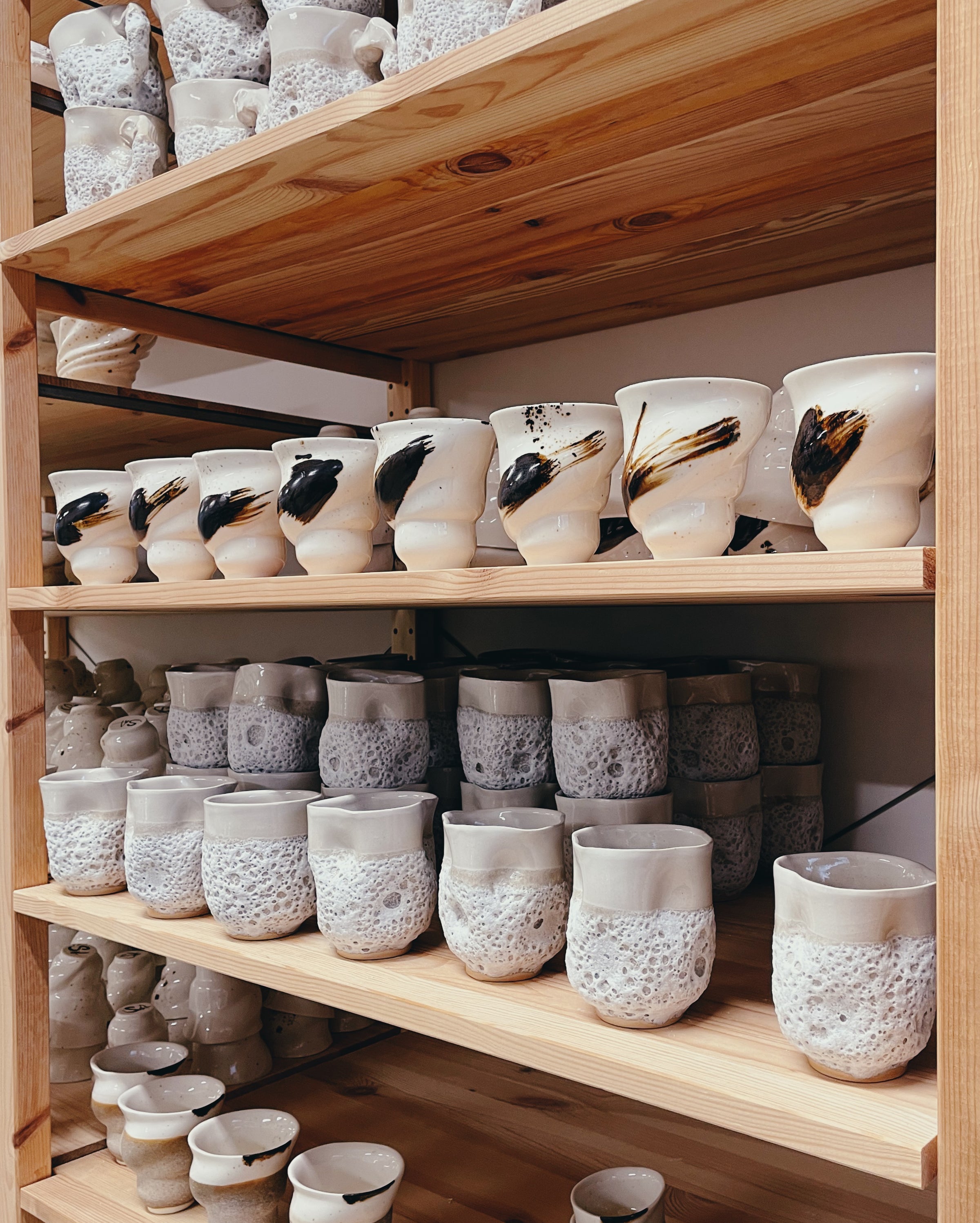 Sort Sol kop - Studio Aarhus, Håndlavet keramik krus u. hank